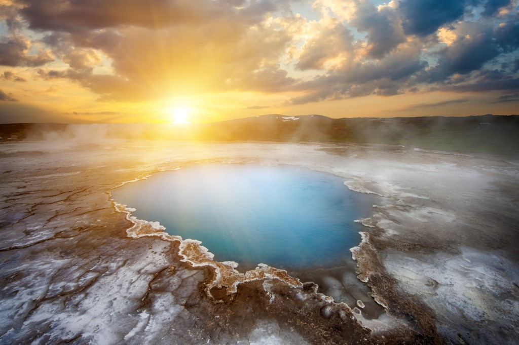 The Midnight Sun in Iceland - Where Is the Best Place to Watch It From ...